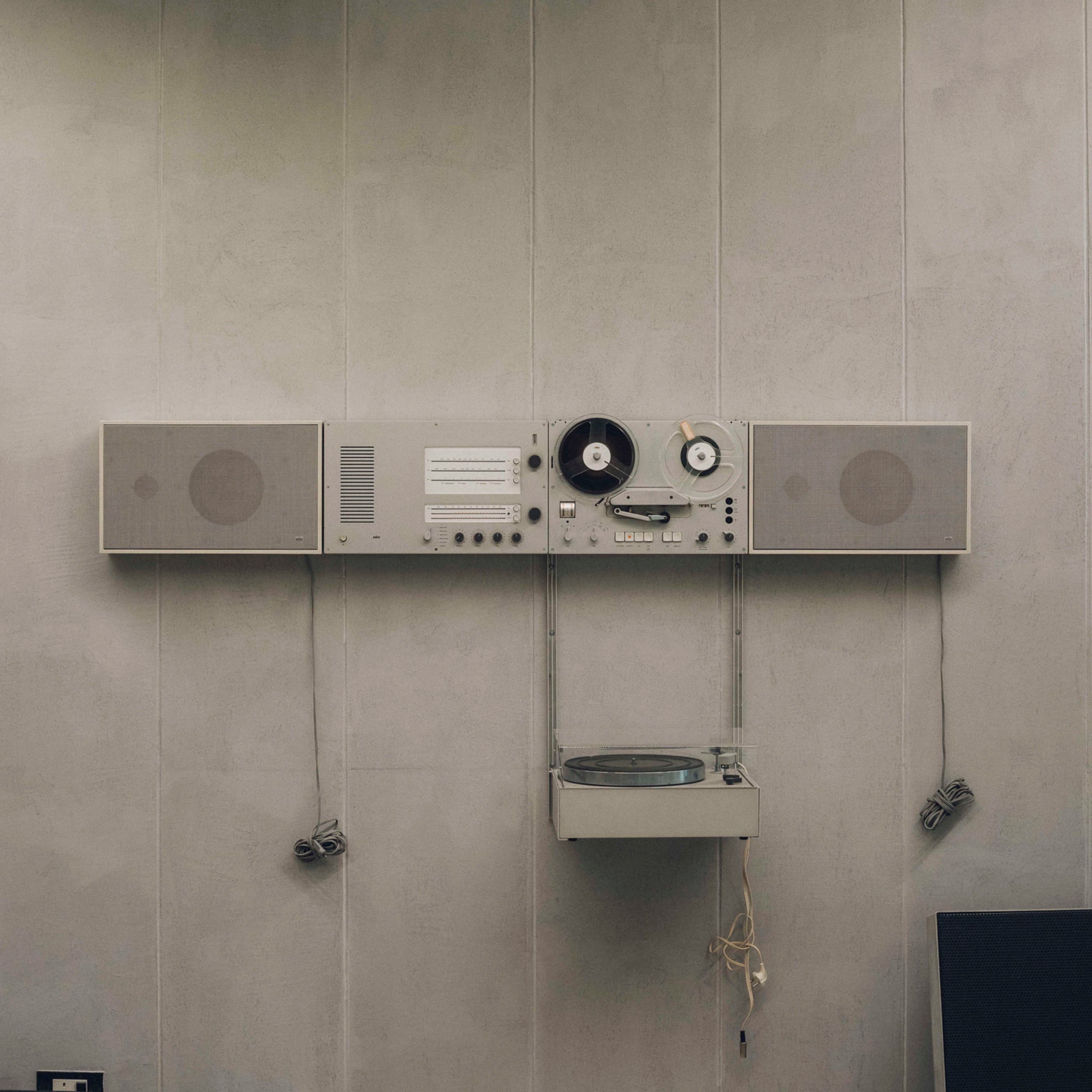 Full Stereo System , Record Player, by Dieter Rams with Vitsoe Shelves ...